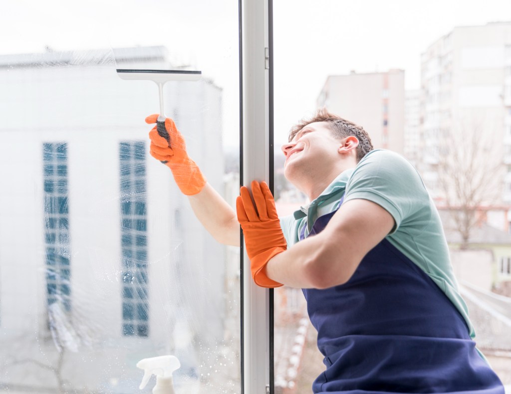 How Much Does Professional Window Washing Cost for Homes?